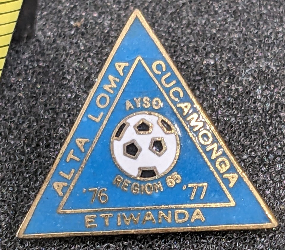VINTAGE 1976-77 RANCH CUCAMONGA AYSO SOCCER COLLECTIBLE PIN 25 | eBay