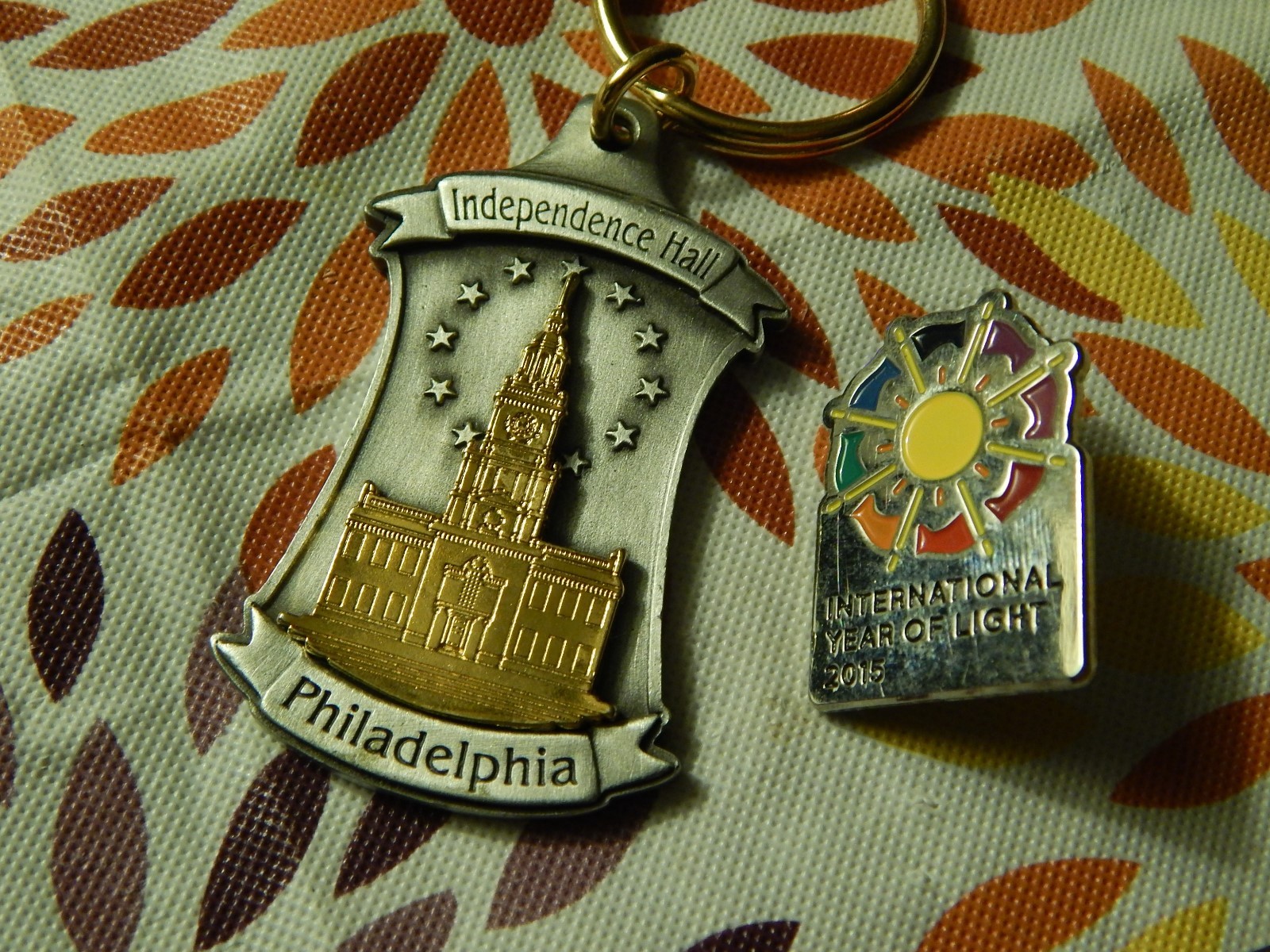 LOT of 2_Independence Hall KEYCHAIN + 2015 International Year of Light ...