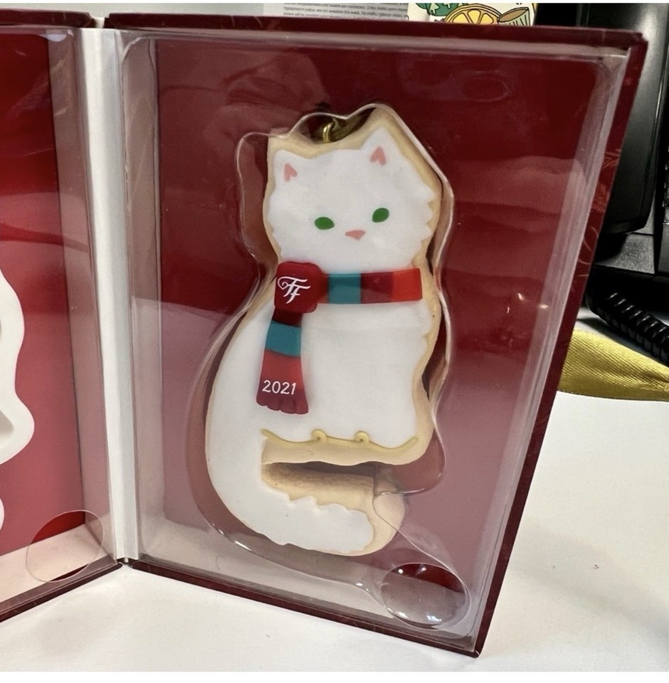 New, Open Box 2021 Fancy Feast Feastivities Cat Ornament w/ Cookie ...