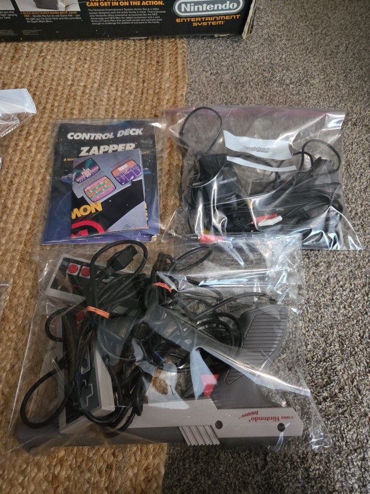Nintendo NES Console W/BOX Bundle Lot W/Manuals/Inserts/Games/Zapper ...