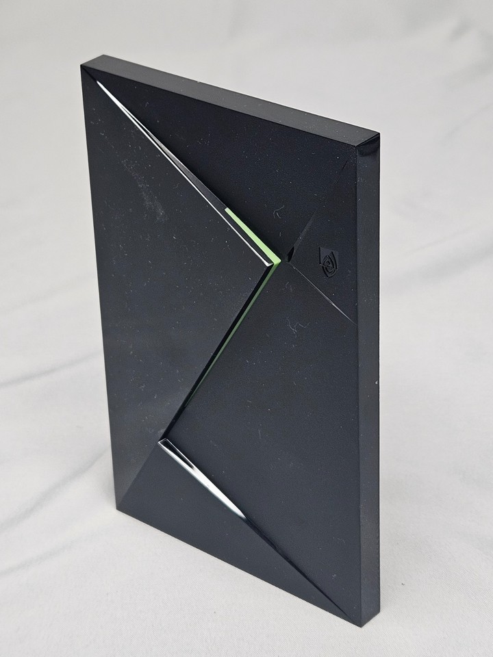Nvidia Shield TV Pro 4K HDR Streaming Media Player Android TV Gaming ...