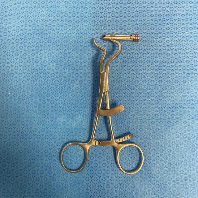 Stryker 07-30420 Leibinger Reduction Forcep Right Curve 12.5mm w/ 2.3mm ...