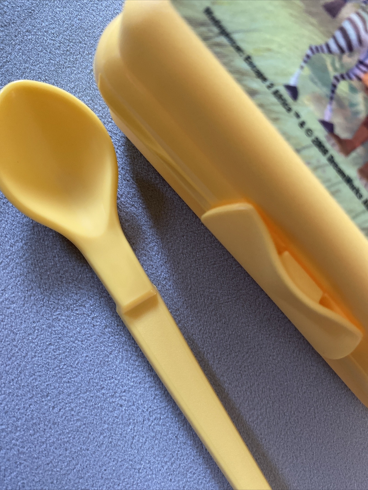 2008 TUPPERWARE SANDWICH KEEPER Madagascar Lunch Box & Spoon Never Used ...