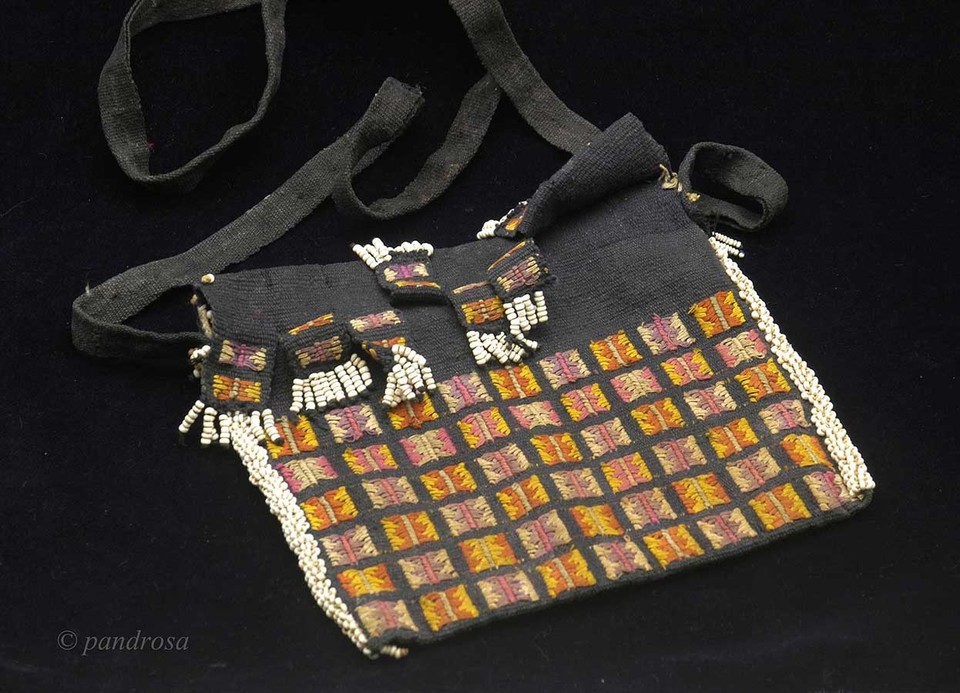Old tribal fine "Aluk" Betel nut bag from Atoni people, Timor Indonesia ...
