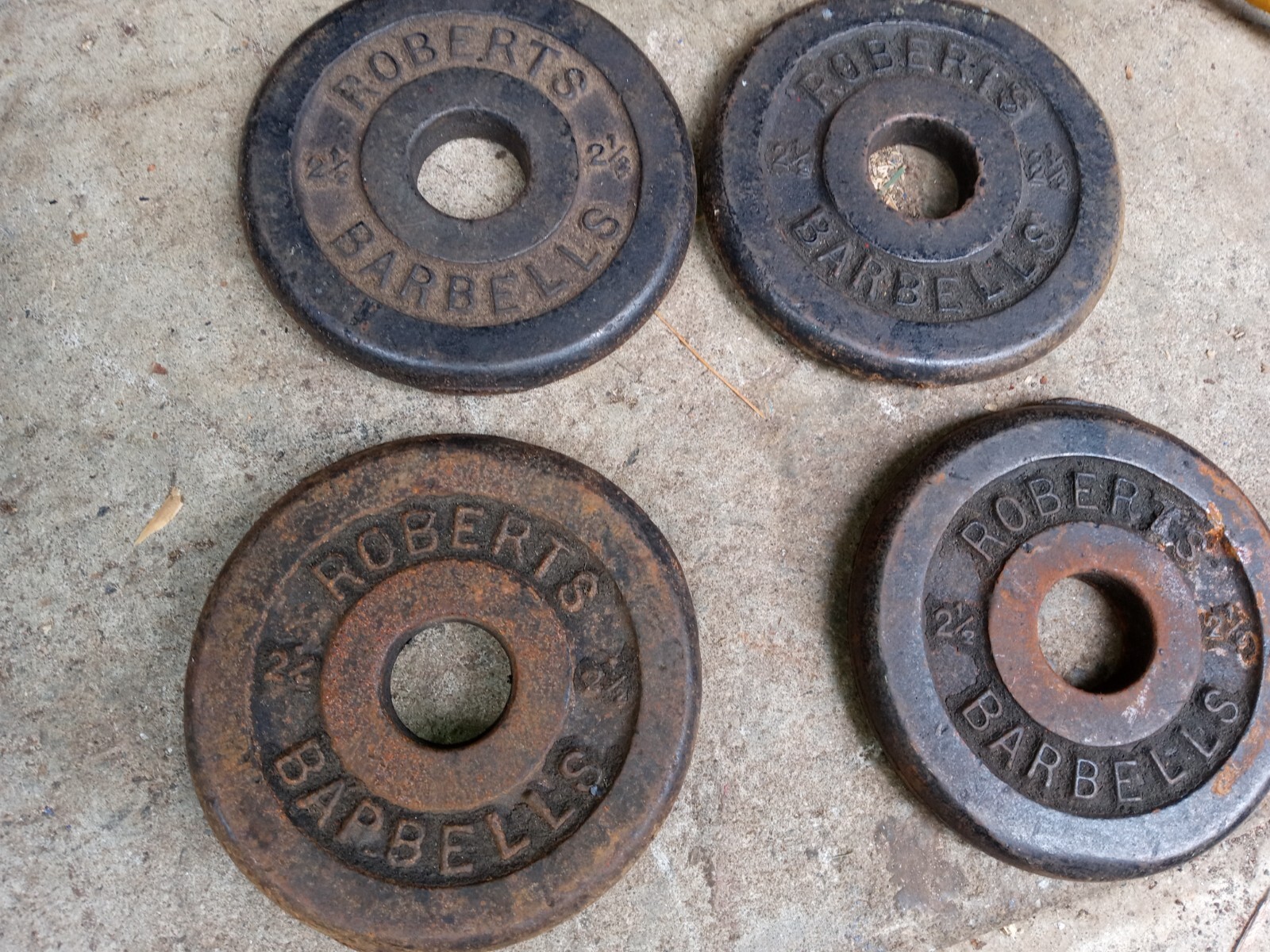 (4) 2 1/2 lb vintage weight plates 2.5 lbs Roberts metal standard ...