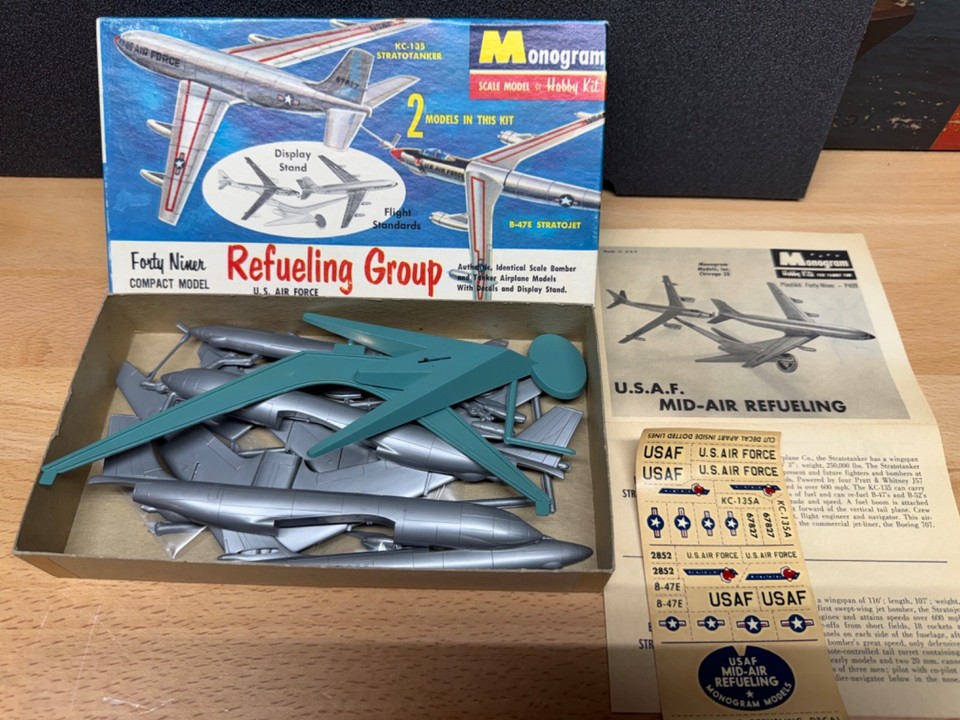 Vintage 1960 Monogram REFUELING GROUP multiplane plastic model kit ...