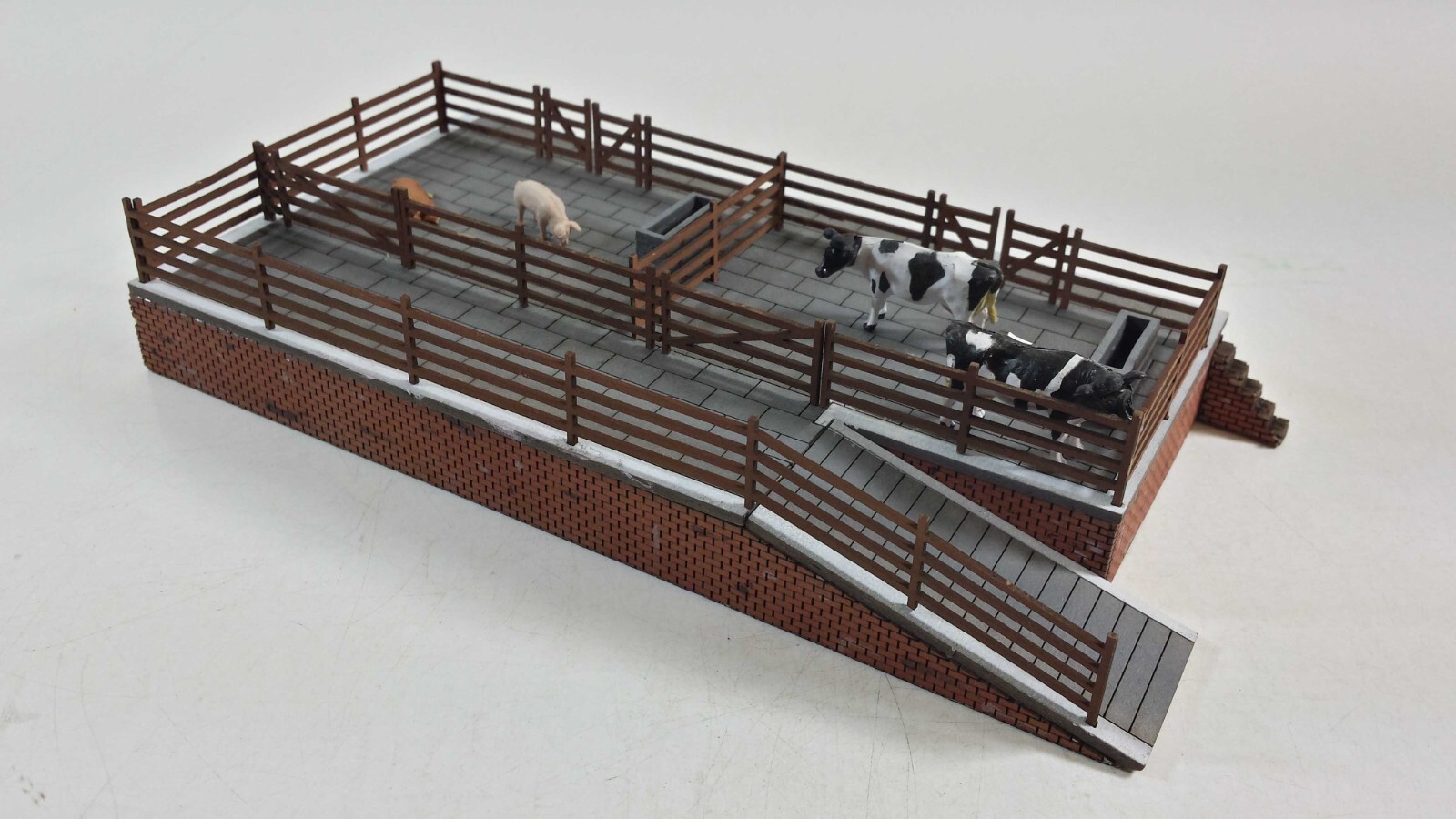 OO Gauge Cattle Dock for Model Railways - Two Sizes Available | eBay UK
