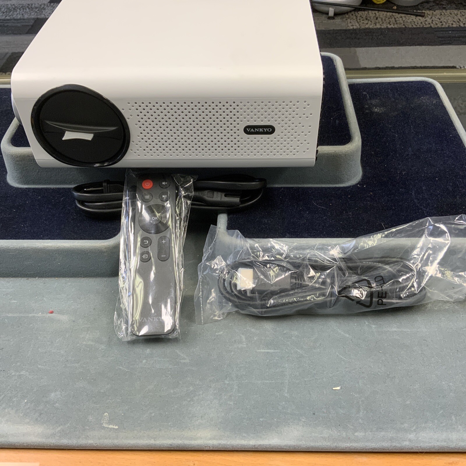 VANKYO Leisure 495W Native 1080P Mini Projector, Full HD 5G Wi-Fi Video ...