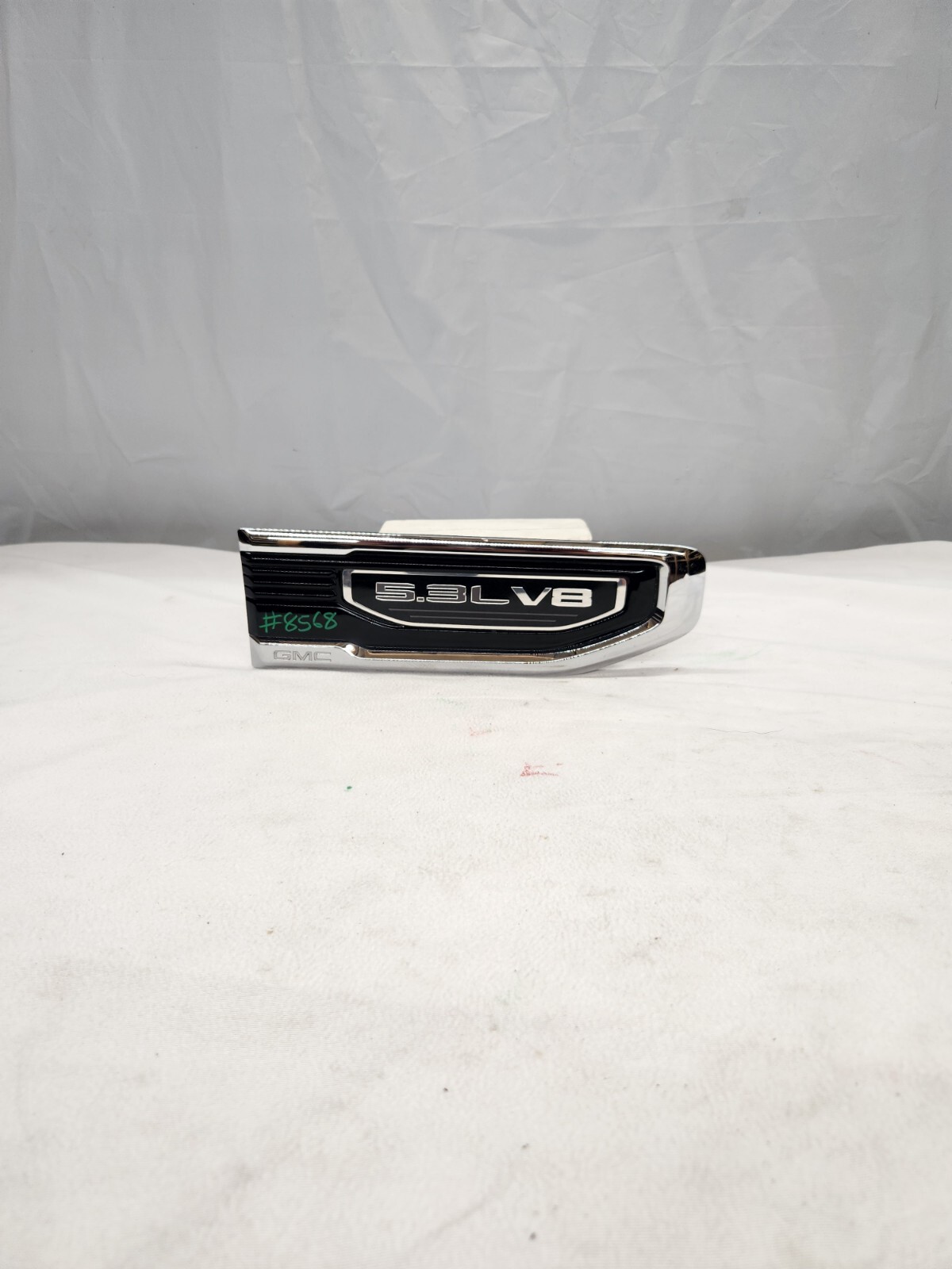 #8568. 2019-2021 GMC Sierra Passenger Fender Emblem Chrome Black RH ...