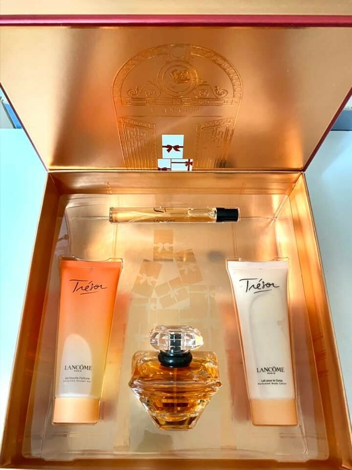 BRAND NEW, UNUSED Lancome Tresor Gift Set - Perfume, Lotion, Gel, Purse ...
