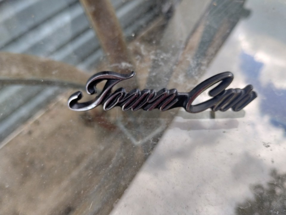 1988-1989 Lincoln TOWN CAR Script Emblem Badge OEM E8VB-5442-AA E9VB ...