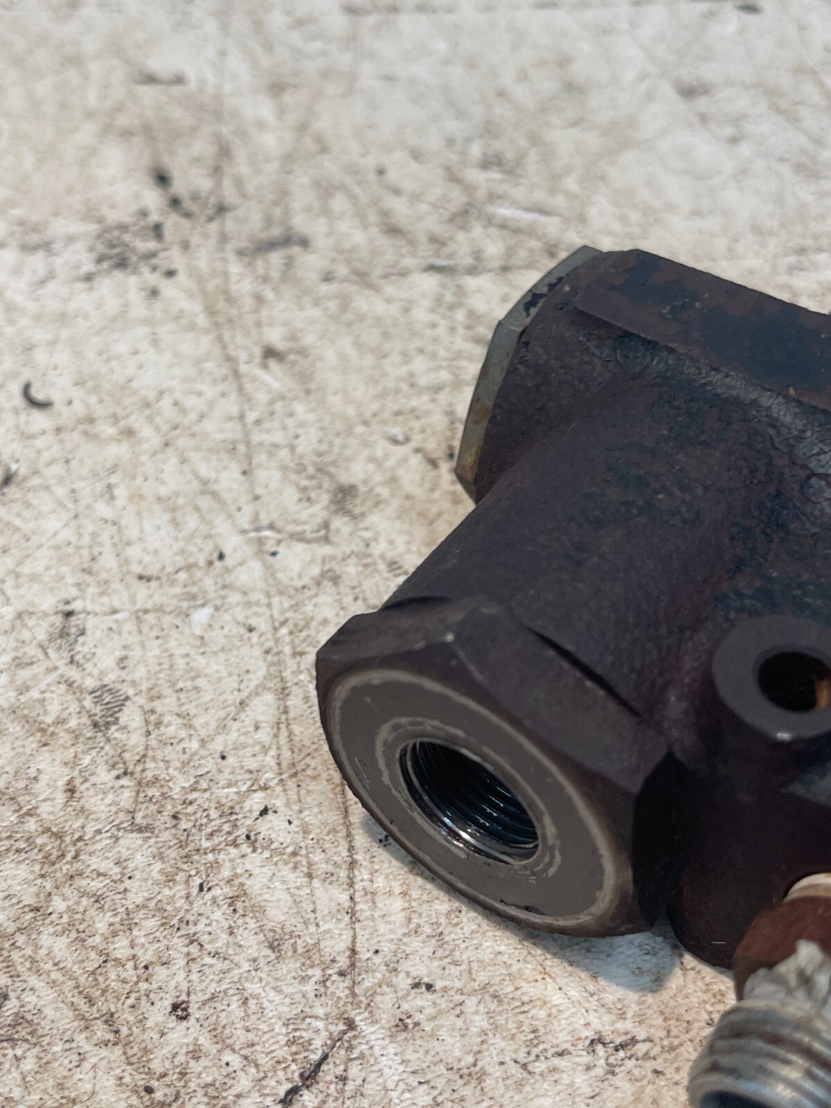 Satoh Bison S-650G Tractor Hydraulic Valve - Aplicom