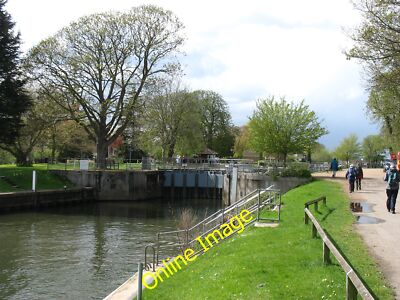 Photo 12x8 Penton Hook Lock Staines Seen from the Thames Path. c2013 ...