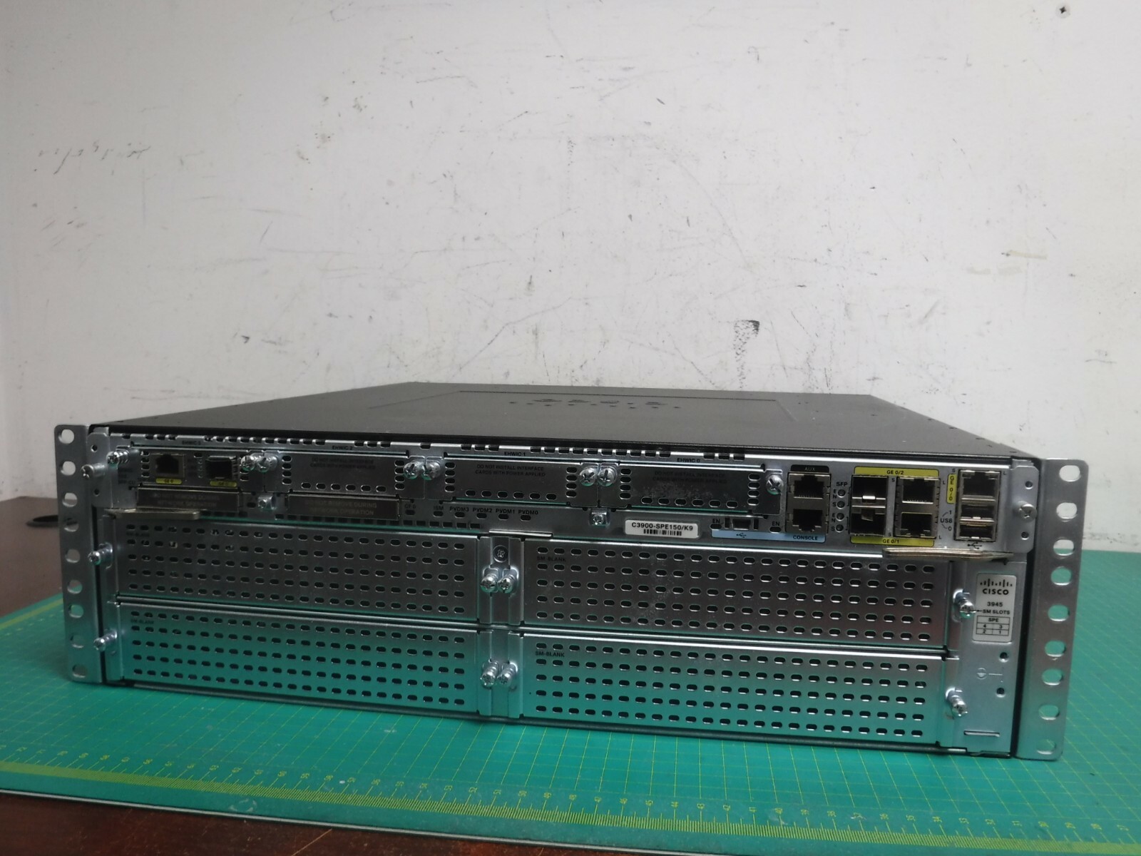Cisco 3945 CISCO3945-CHASSIS Integrated Services Router C3900-SPE150/K9 ...