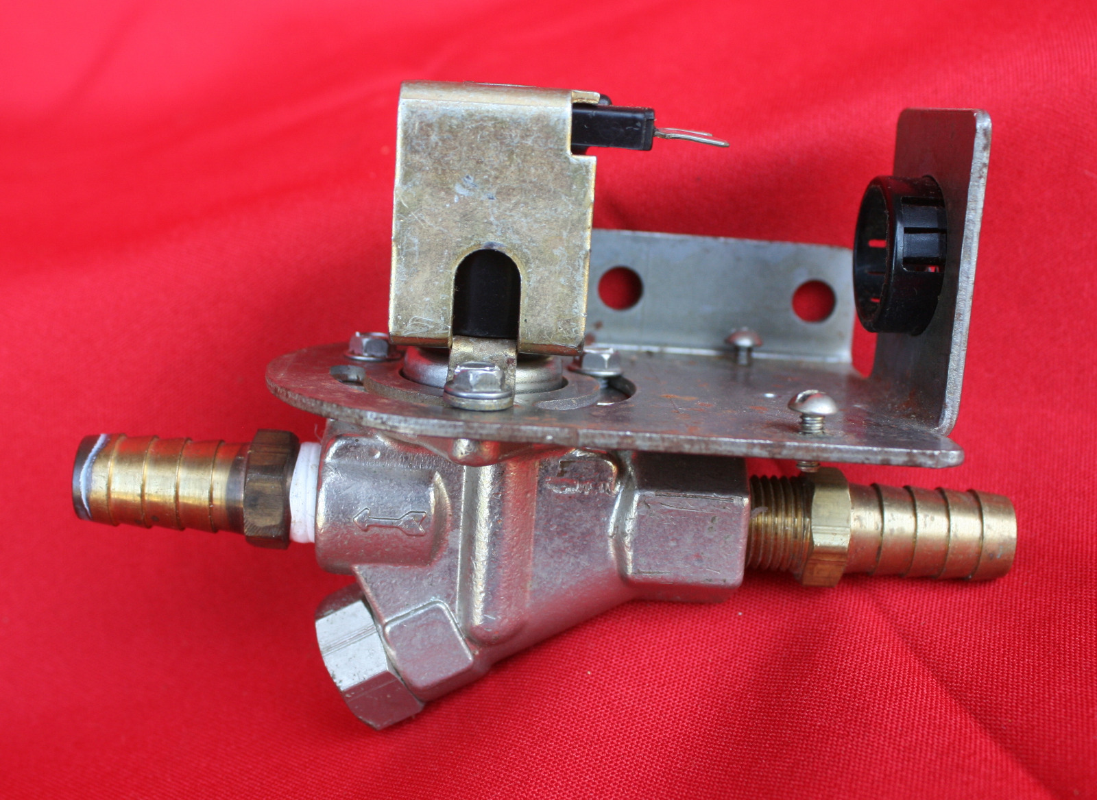 DEMA ENGINEERING SOLENOID VALVE MODEL-442 WITH COVER | eBay
