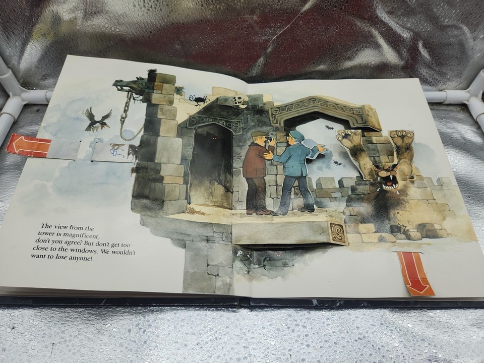 The Ghosts of Creepy Castle (A Mini Spooky Pop-Up Book) 9780448408330 ...