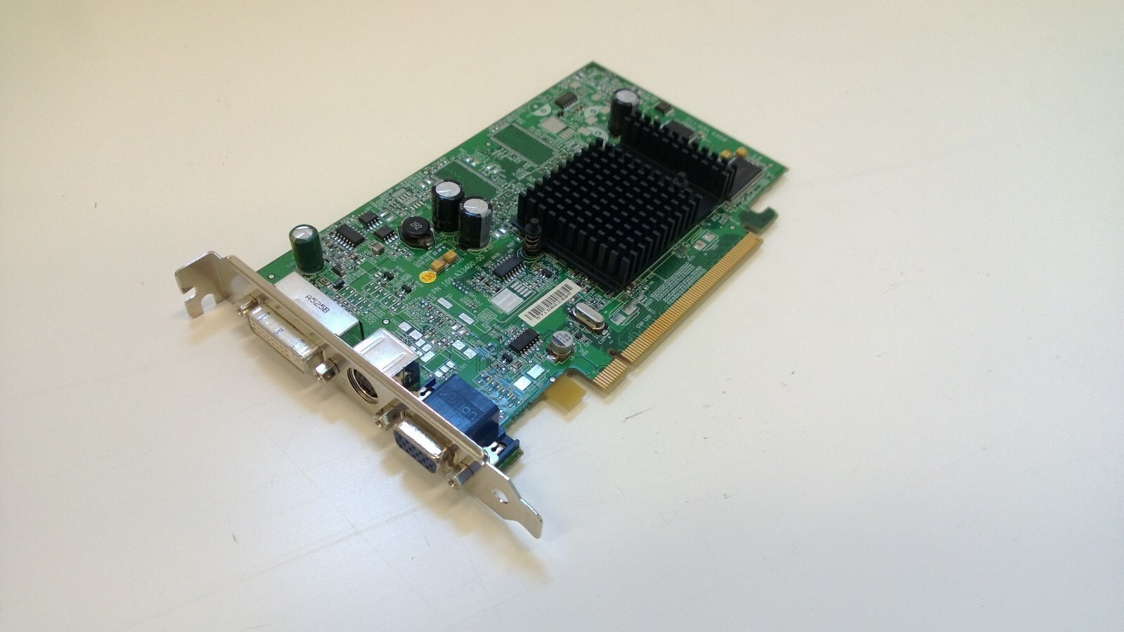 128MB PCI-E GRAPHICS CARD, CN-0H3823-69702, P/N 102A2590401, 8960 VER ...