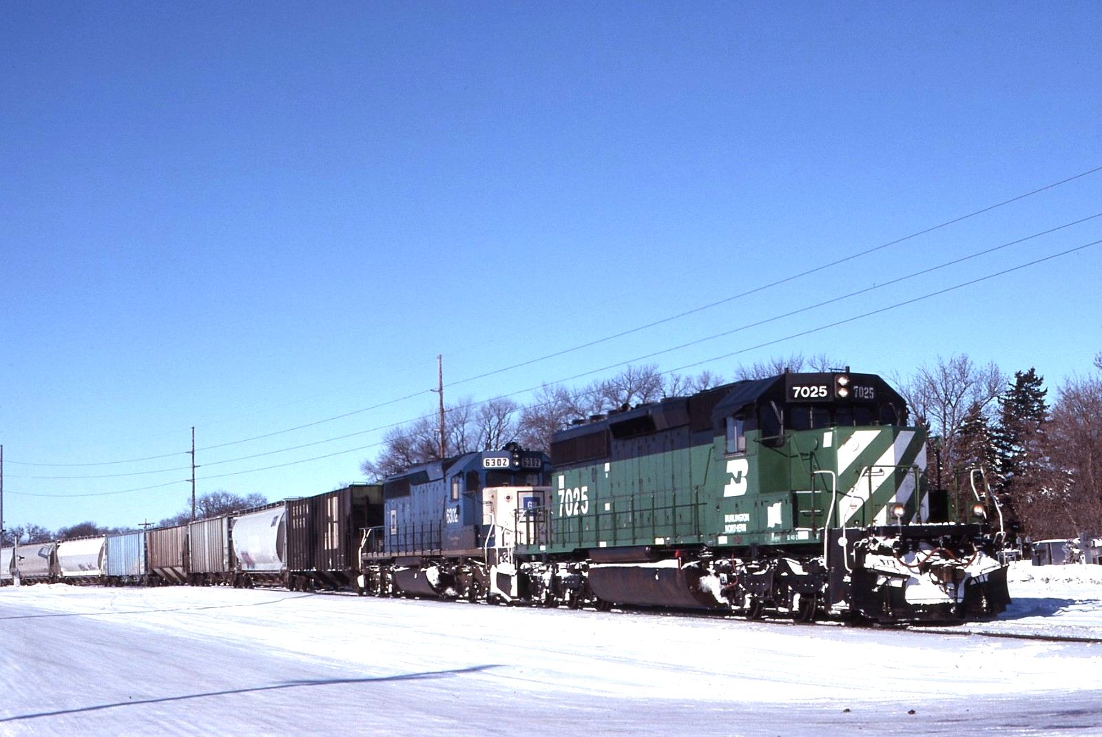 Original Slide: Burlington Northern SD40-2 7025 + EMDX Action at ...