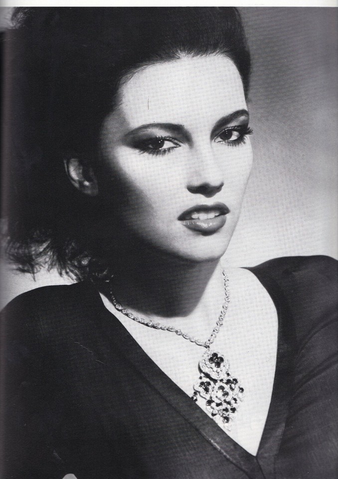 VOGUE PARIS 1977 LENA KANSBOD FURS MARCIE HUNT RAQUEL WELCH GUY BOURDIN ...