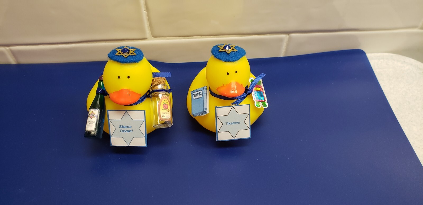 2 Jewish New Year Rosh Hashanah Yellow Ducks With Honey Jar ...