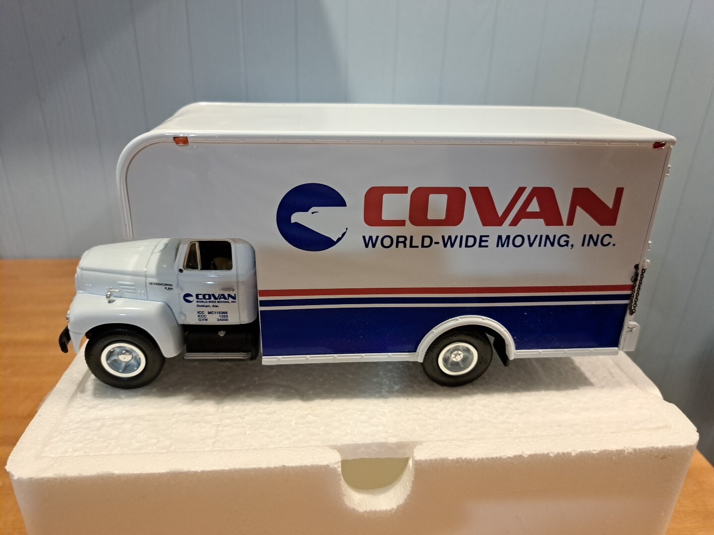 1st First Gear 1957 International R-200 Covan Moving Van 1/34 Diecast ...