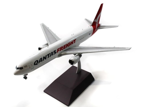 B767-300ERF QANTAS FREIGHT REG: VH-EFR WITH STAND - GEMINI JETS ...
