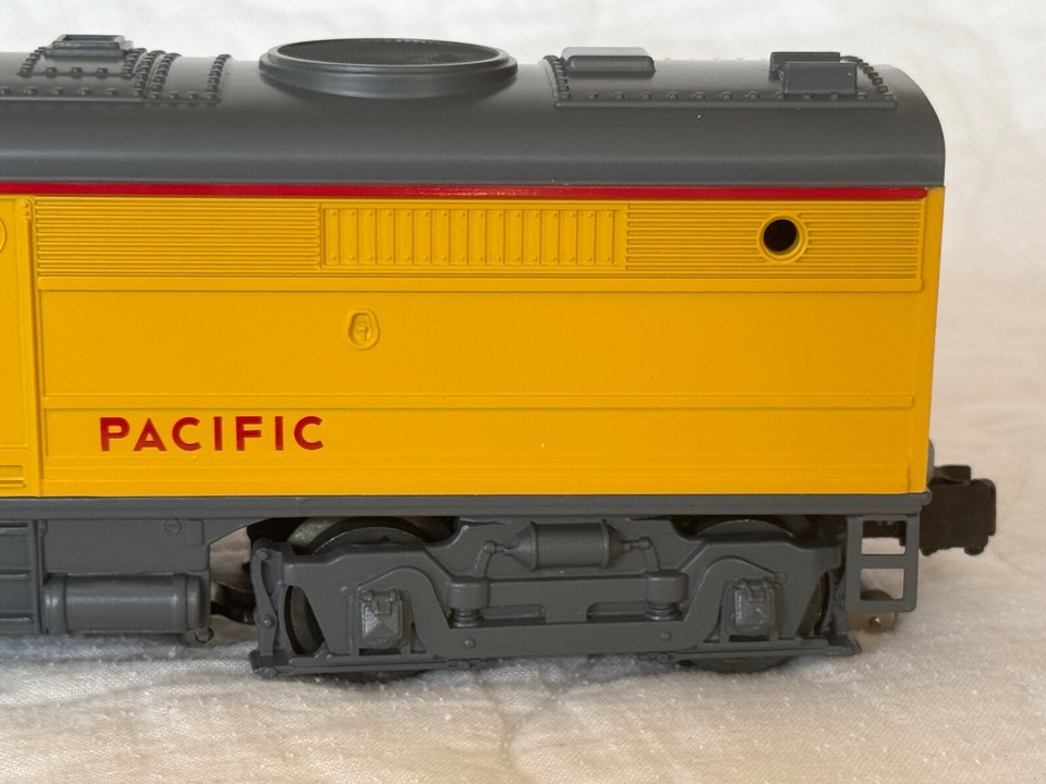 Lionel, 2 Union Pacific yellow engine 8119 /8120 in original box | eBay