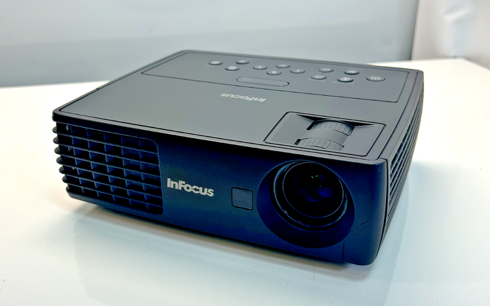 InFocus IN1110 1024x768 XGA DLP Mobile Projector - Tested | eBay