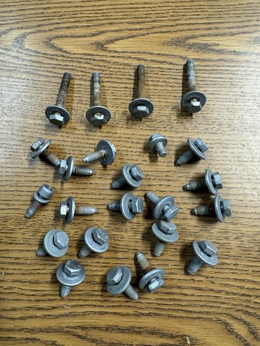 2014-2020 Maserati Ghibli Left & Right Fender Panel Bolt Screw Hardware ...