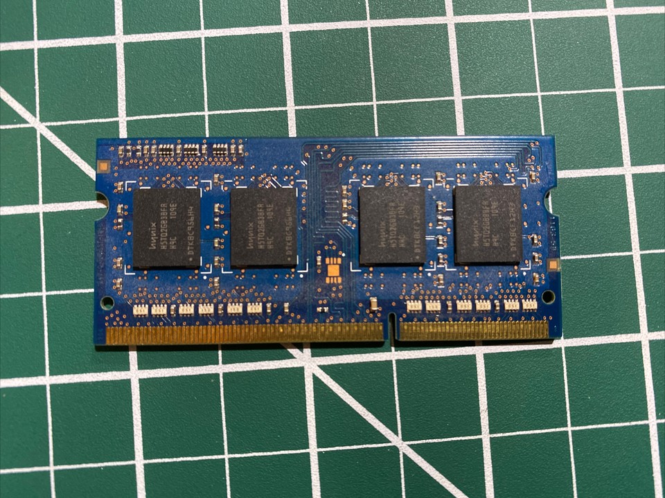 Hynix 2GB SO-DIMM 1333 MHz PC3-10600 DDR3 SDRAM Memory (HMT325S6BFR8C ...