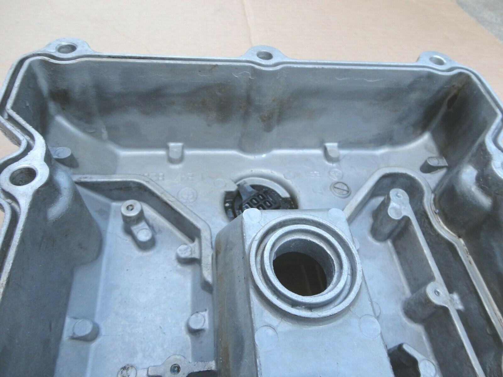 BMW E36 318i Z3 M44 1.9L OEM Engine Valve Cover cleaned ceramic painted ...