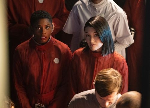 Star Trek: Picard Unsigned photo - Chelsea Harris and Isa Briones *172 ...