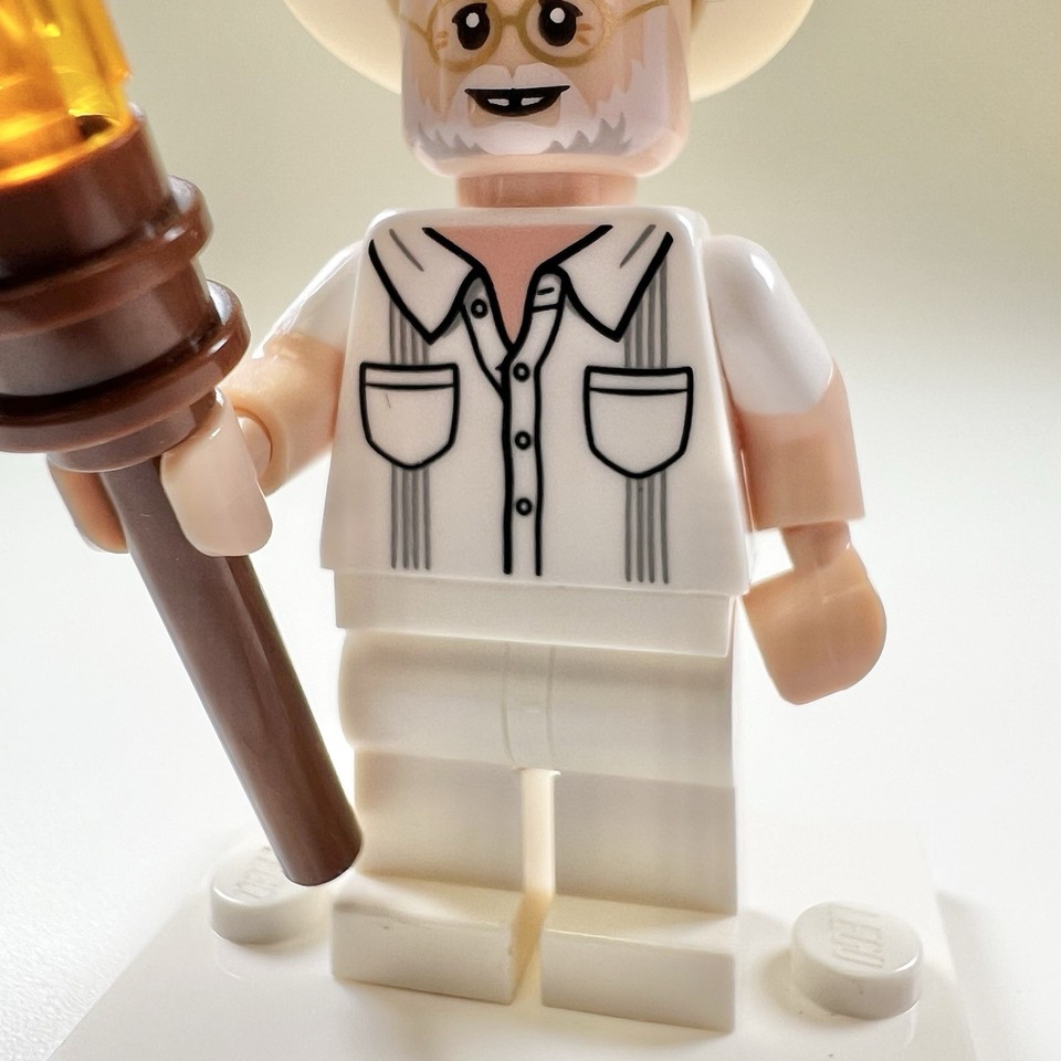 LEGO Jurassic Park John Hammond Minifigure (Shirt w/ 2 Pockets version ...