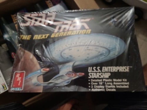 AMT Ertl Star Trek The Next Generation USS Enterprise Plastic Model Kit ...