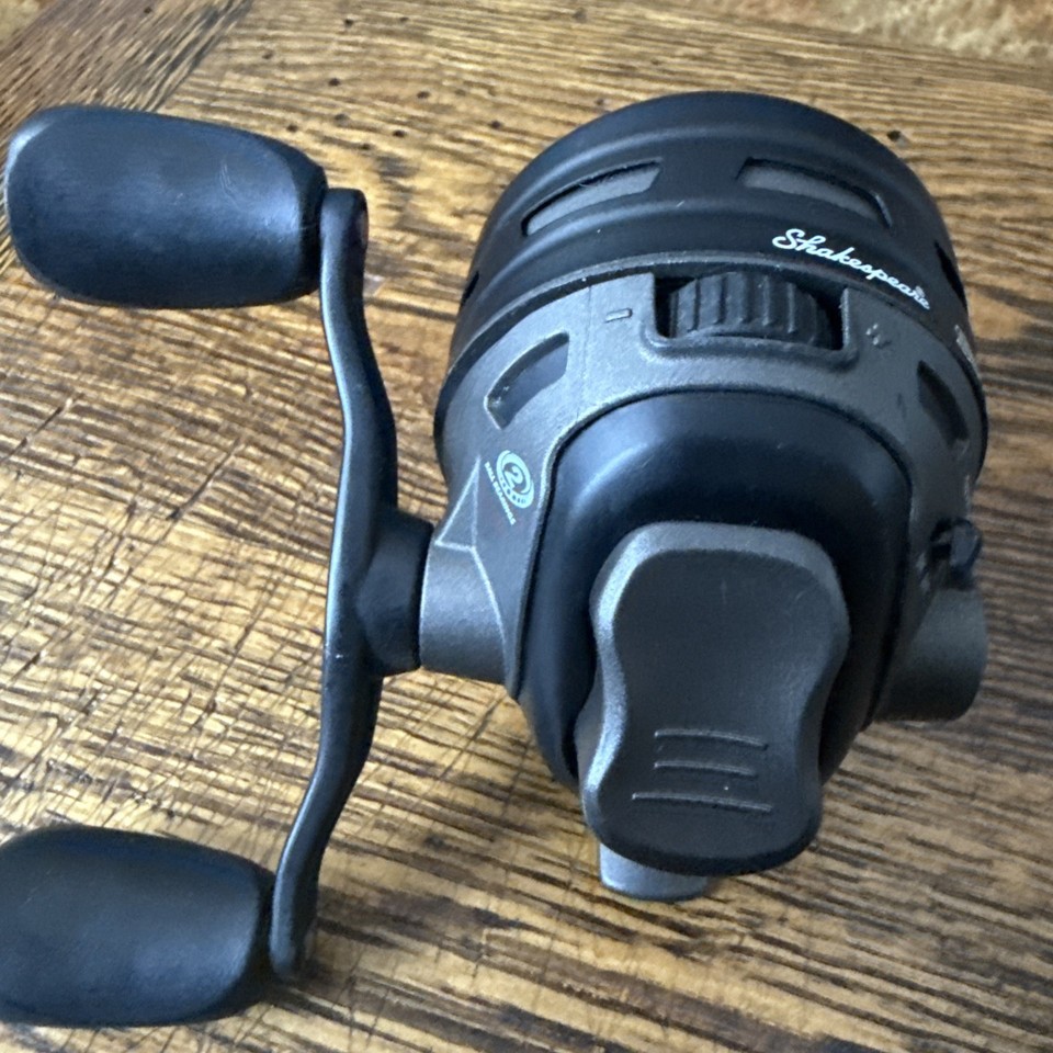 Shakespeare Synergy TI 10 Spincast Fishing Reel Casting Super Nice ...
