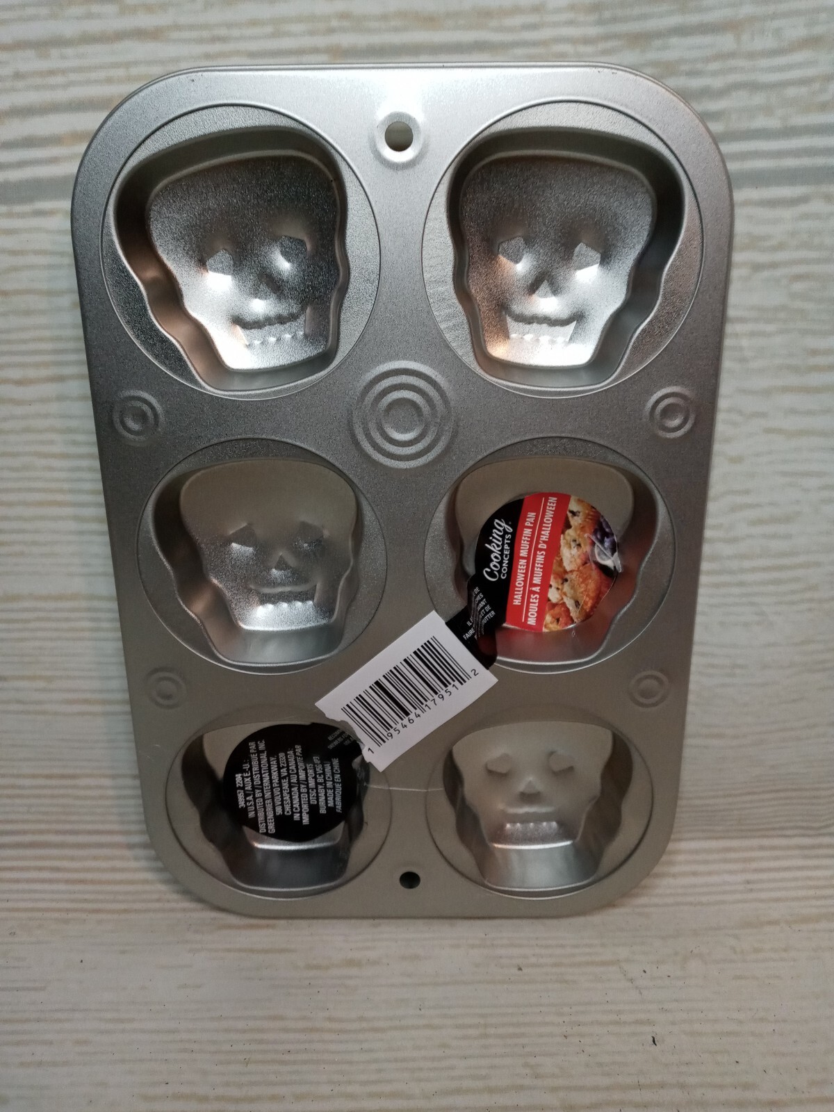 New Halloween 6 Skulls Muffin Cakelet Cake Pan Bakeware Fall Skeleton ...