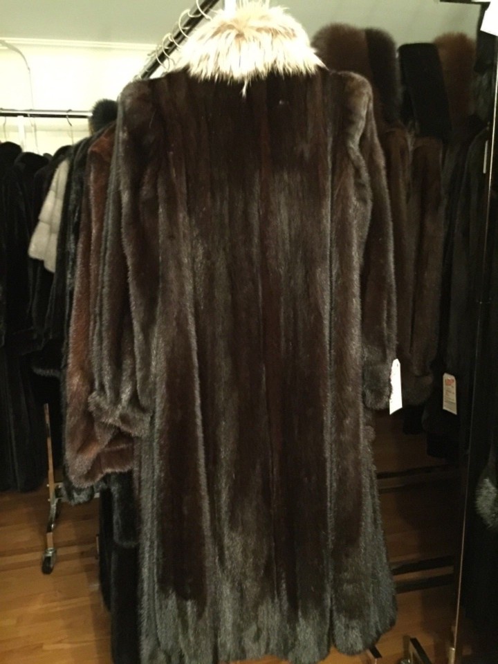 CHICAGO FUR MART SIZE 8. BRAND NEW RANCH MINK COAT W/SILVER FOX TUXEDO ...
