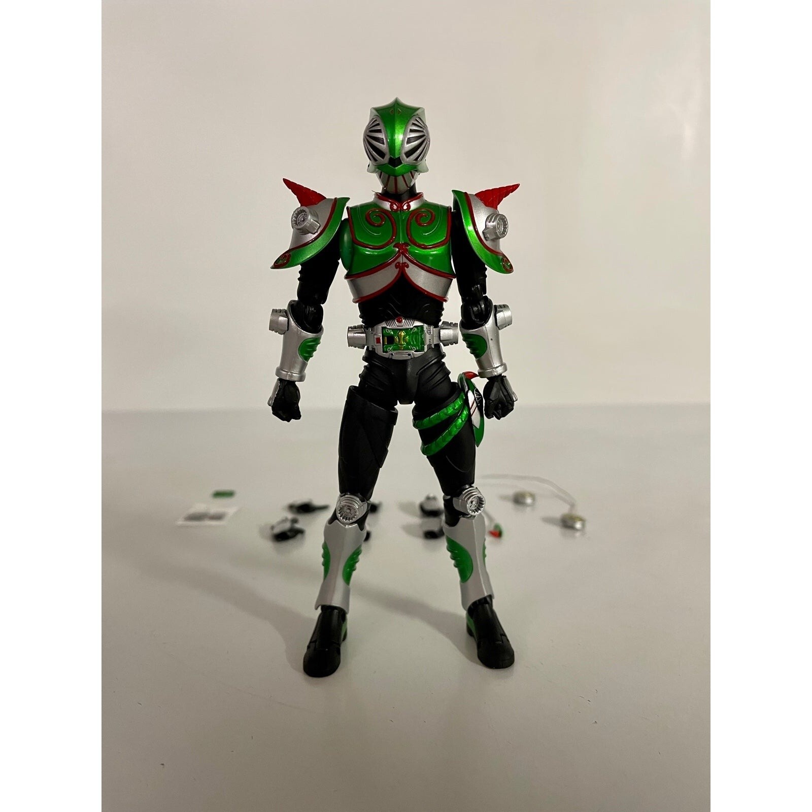 Bandai S.H.Figuarts Kamen Rider Verde AKA Camo from Ryuki Dragon Knight ...