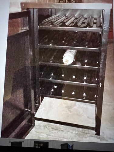 outdoor Oxygen CD & E Cylinder storage medical cabinet X25 Cylinders ...