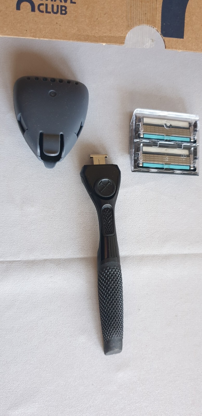 Dollar Shave Club Razor Men's Rubber Grip with 2x Refill Cartridges ...