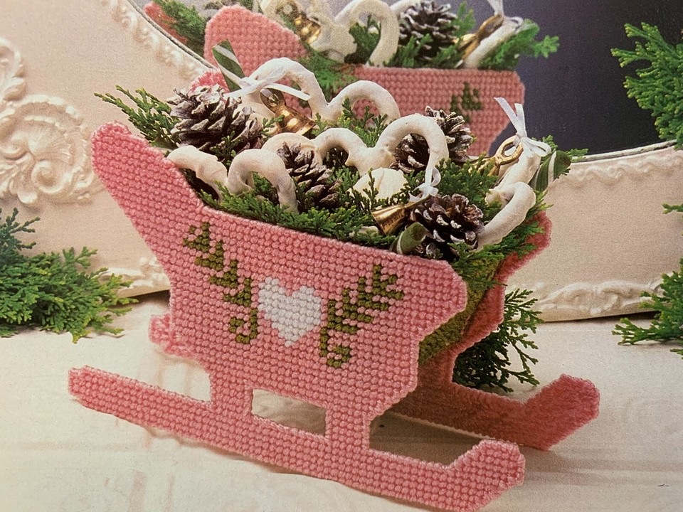 Christmas / Winter Plastic Canvas Patterns Wall Decor Centerpiece Card ...