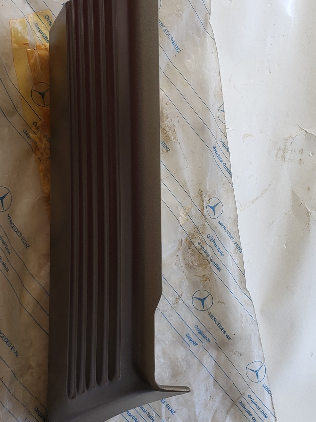 MERCEDES BENZ W126 Driver Left Front Fender Exterior Molding Gray ...