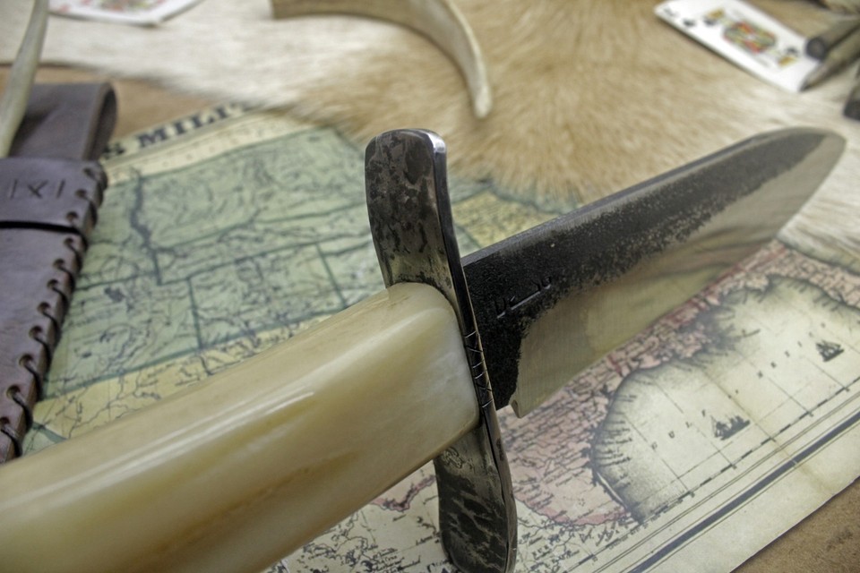 HAND FORGED FRONTIER BOWIE HUNTING KNIFE - CUSTOM CARBON STEEL ...