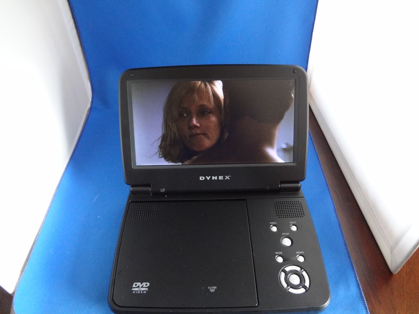 Working Dynex Portable 9" DVD Player DX-BPDVD9 w Power Adapters, Remote ...