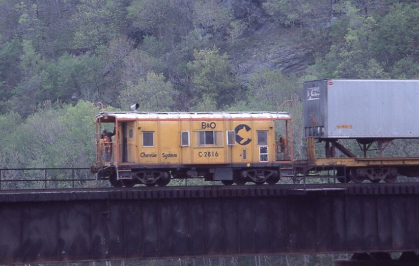 CS/B&O Ribbed Bay Window Caboose - Number - C-2816 w/Train - ORIG - ER ...