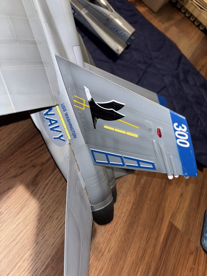 1:18 BBI ELITE FORCE F/A-18C F-18 HORNET VFA-82 BAD CAT EXCLUSIVE SUPER ...