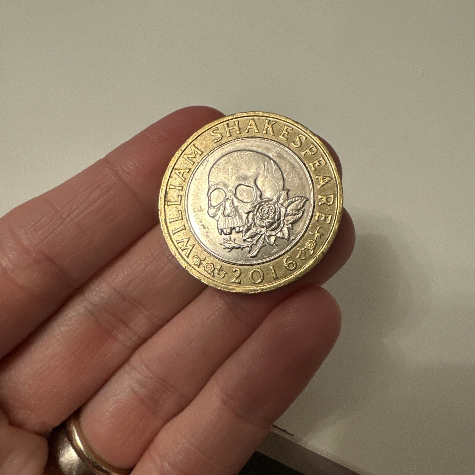 Rare 2 Pound Coin £2 William Shakespeare Macbeth Rose And Skull 2016 ...