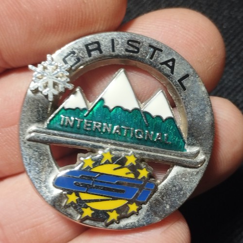 G18µ) Bel insigne CRISTAL INTERNATIONAL ski montagne badge french medal ...