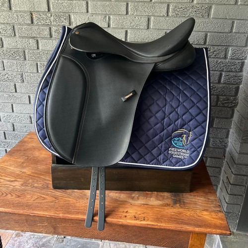 17.5" Wintec Changeable Gullet Black Dressage Saddle w/ Medium Tree | eBay