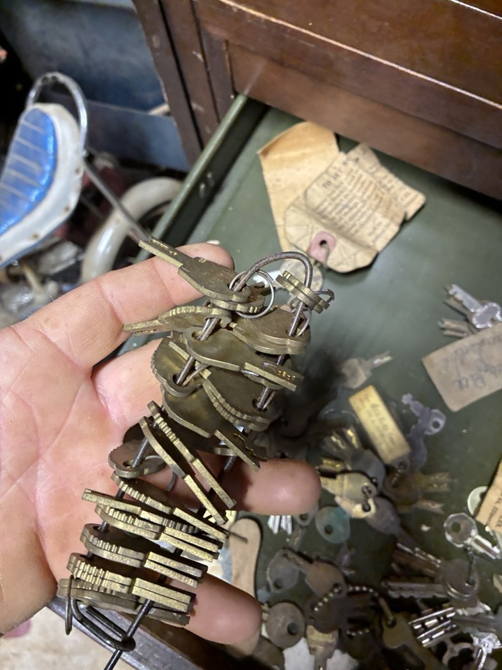 125 - Antique coin op key: Chicago Lock keys- Watling Scale Front Door ...